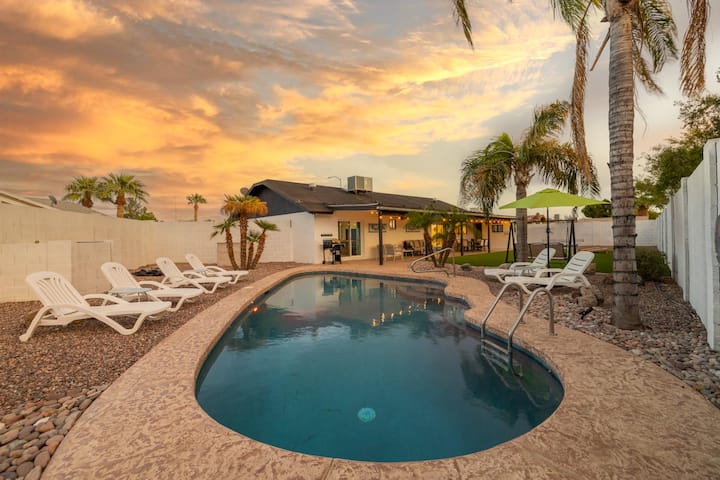 Heated Pool! Ping Pong & Cornhole Mesa Retreat - Mesa, AZ