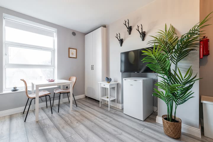 Brand New Studio Apt 1st Floor Northside Of Dublin - Dublin Airport (DUB)