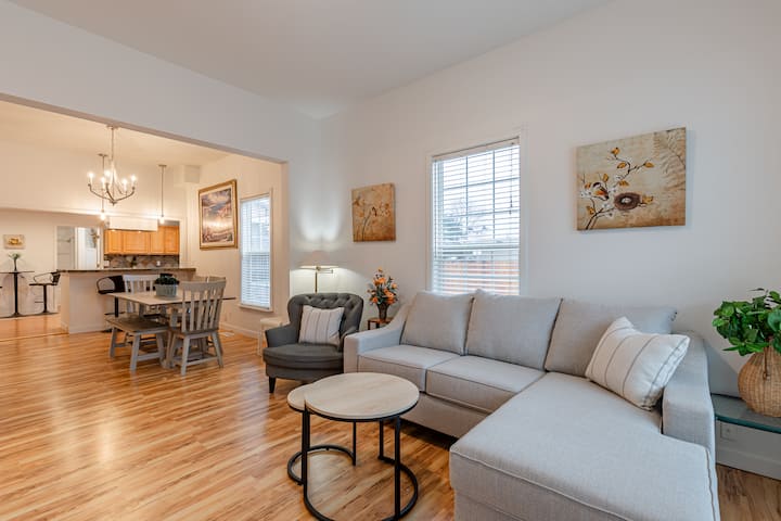 Gem In The Heart Of Downtown Renton - Renton, WA