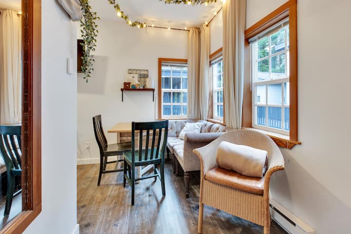 Grey Whale | Pet Friendly Studio At The Beach - Ucluelet