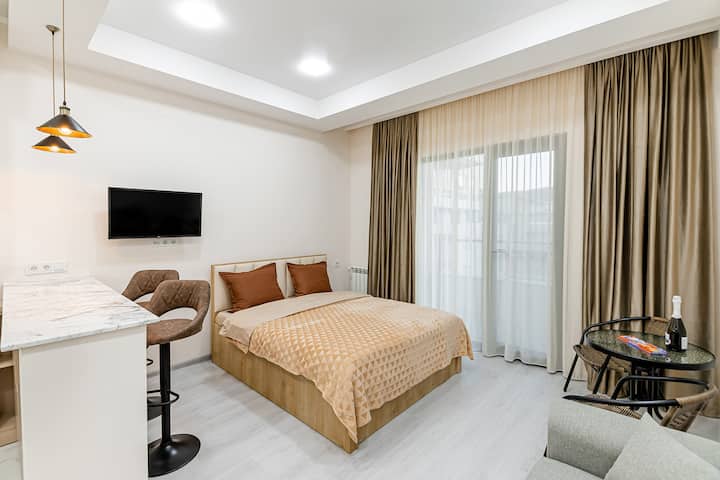 Studio/old Tbilisi/queen Bed/mountain View/metro - Tiflis