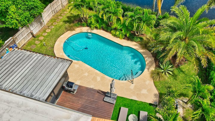 Tropical Oasis Home W/pool + Game Room Near Beach - The Bahamas