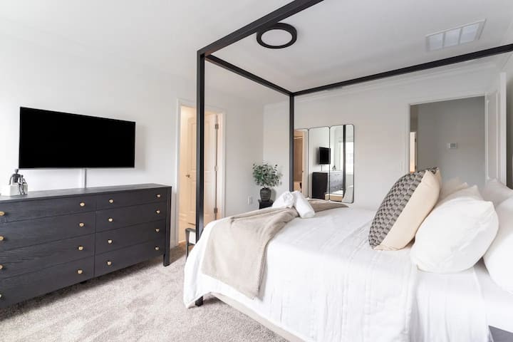 Serene Pool Home Just 13 Min To Disney - Kissimmee, FL