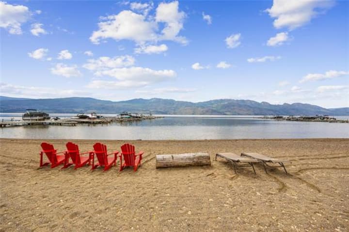 Okanagan Lake Front Oasis - West Kelowna