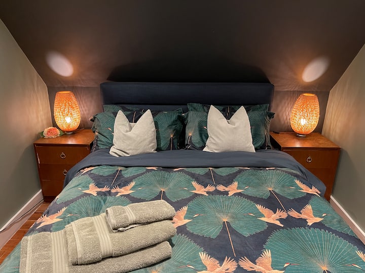 Cosy King Room With Private Lounge In Stylish Home - Sevenoaks