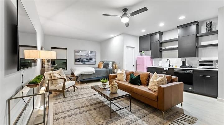Modern Guest House In The Heart Of Downtown Bville - Bentonville, AR
