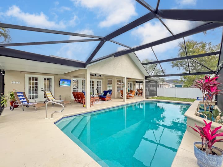 Ruby's Retreat, Large, Heated Pool, Private Yard. - Cape Coral, FL