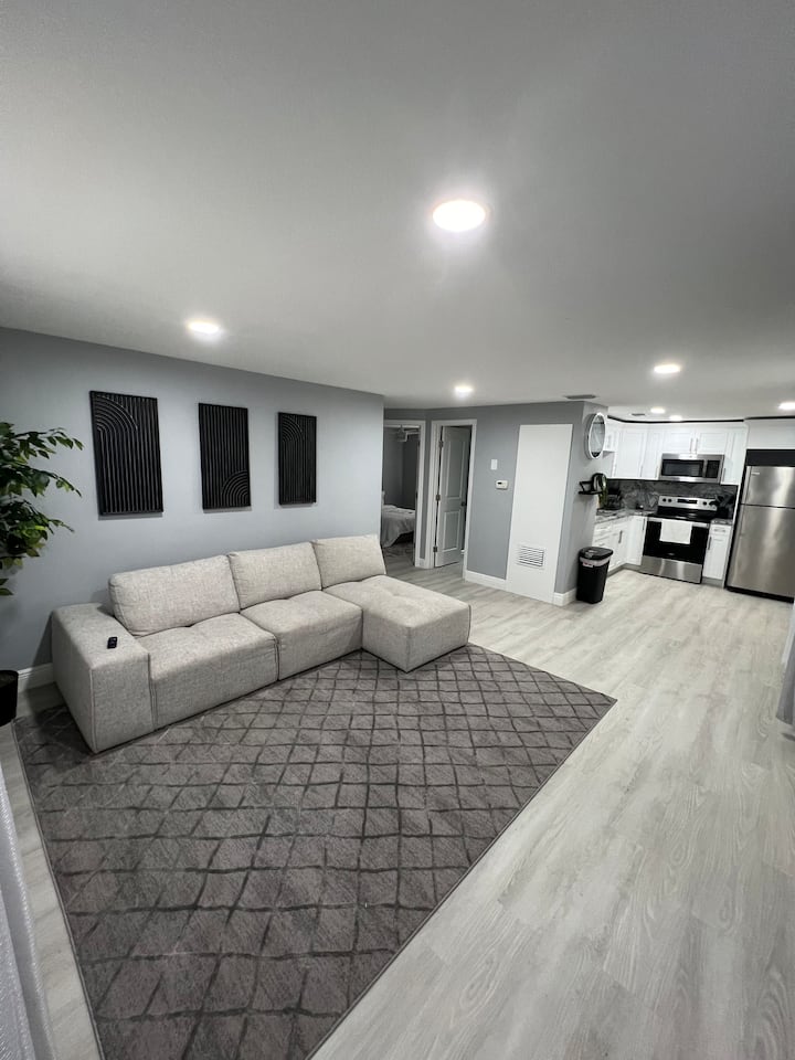 Open Home Suites - 3 Bed 1 Bath - New Port Richey, FL