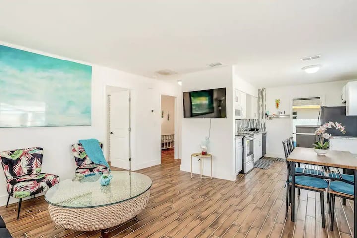 Prime Location & Screened Patio - Naples, FL