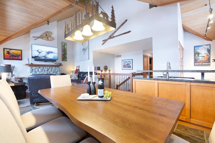 Stunning 4br Chalet W/ Private Hot Tub & Garage! - Whistler
