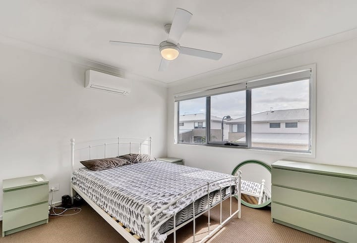 Home Away From Home, Ensuite! - Salisbury
