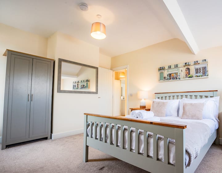 Modern Apartment Close To City With Driveway - ヘリフォード