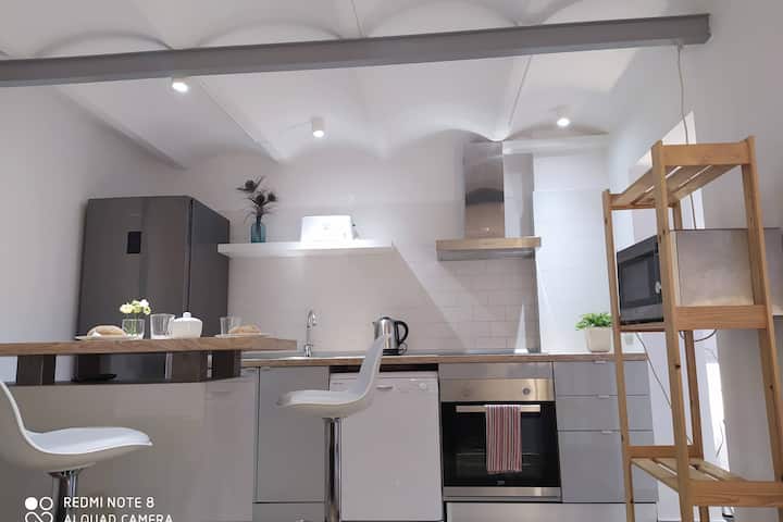 Renovated 3 Bedroom Apartment At Sagrada Familia - Barcelona