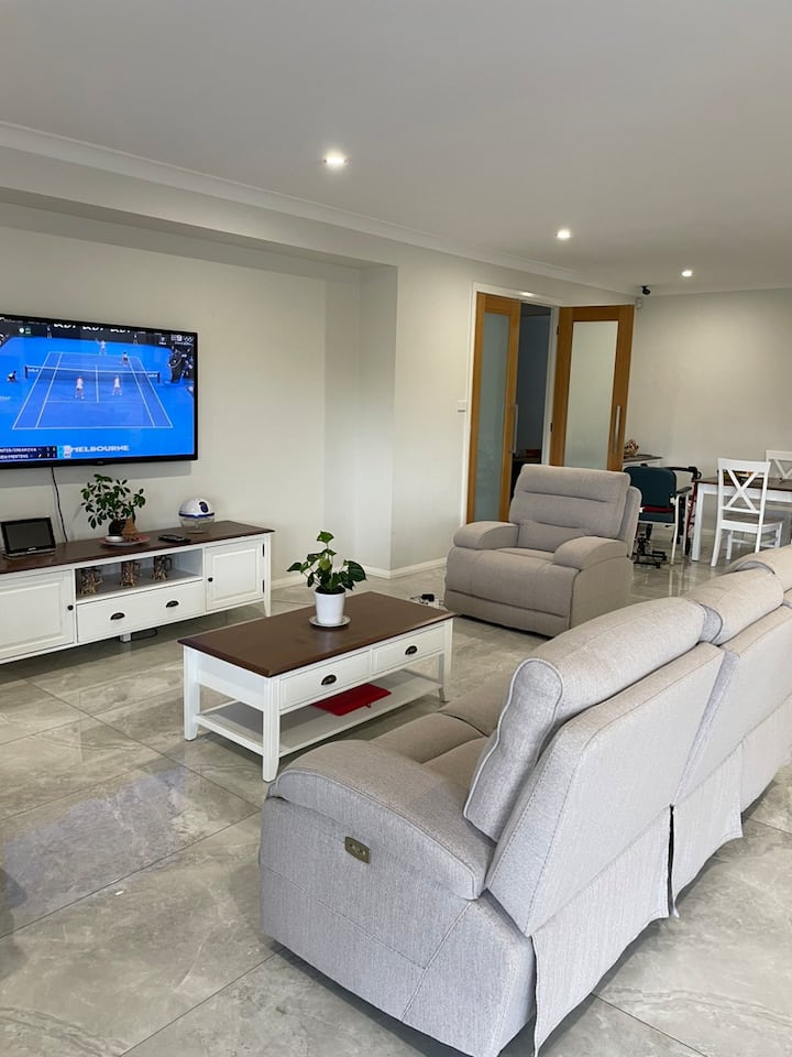 Luddenham Stay - Saint Marys, Australia