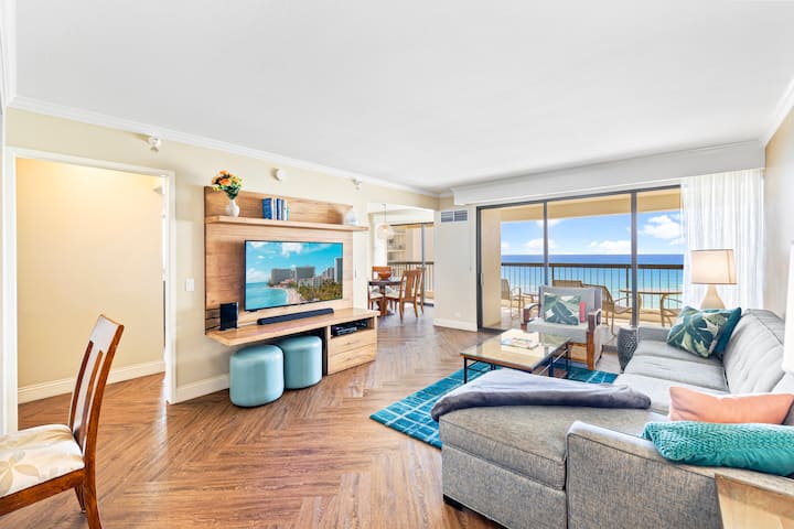 Oceanfront Condo W Free Valet Parking & Balcony - Honolulu