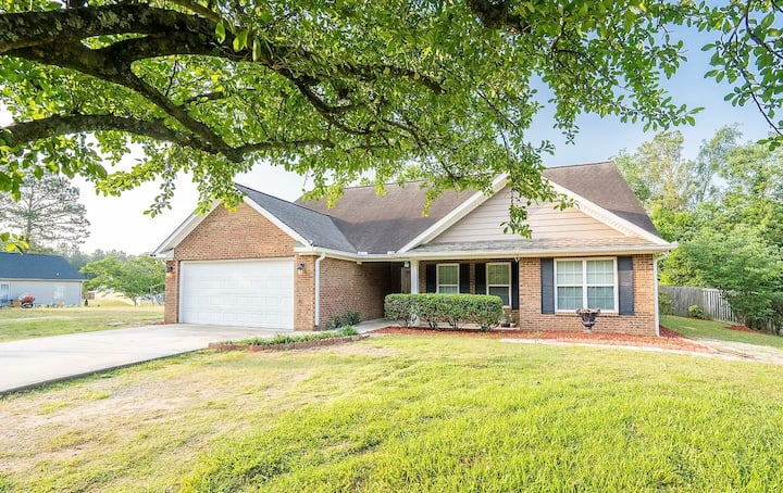Home In Dalton | Easy Access To I-75 - Dalton, GA