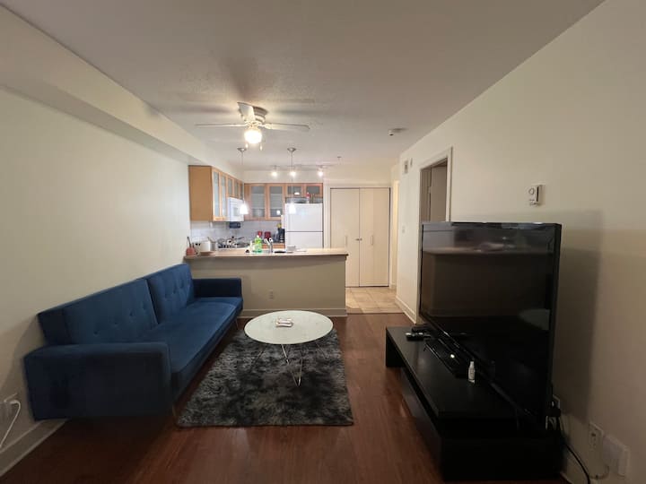 Entire 1-bedroom Condo, Central! - Richmond