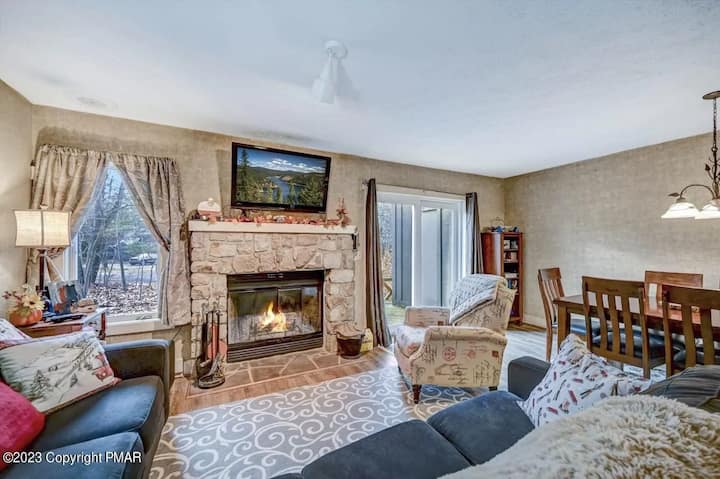 Cozy Ski Retreat On Jack Frost! - Pocono Mountains, PA