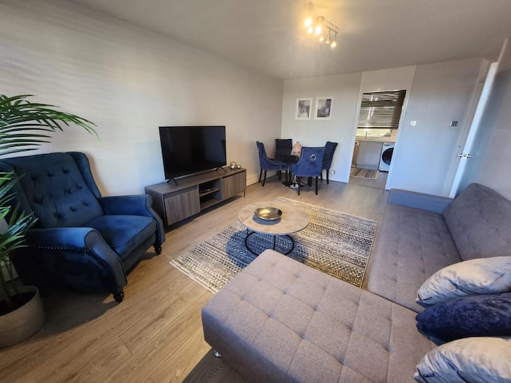 Chic & Spacious 2 Bedroom Flat In West Kensington - Central London