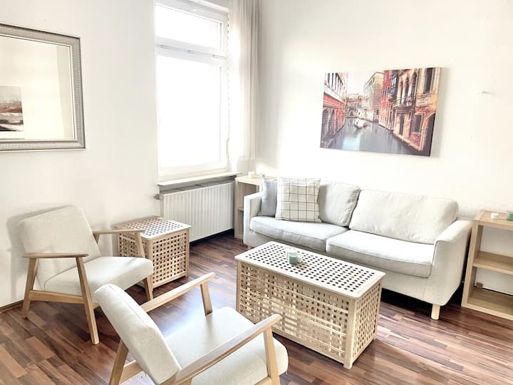 3 Zimmerwohnung Mit Balkon, 2.etage Links - Bad Homburg