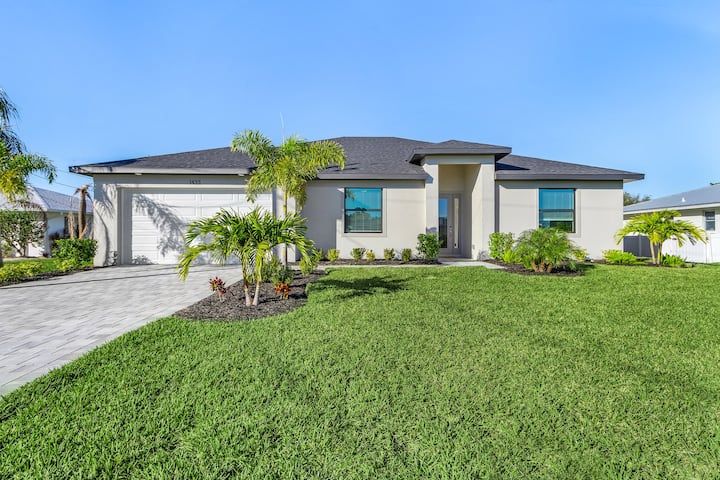 Unmatched Luxury With Gulf Access, Pool & Spa - Cape Coral, FL