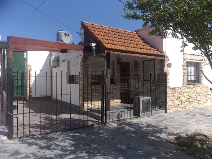 Casa Centro Cochera Y Jardín - Miramar