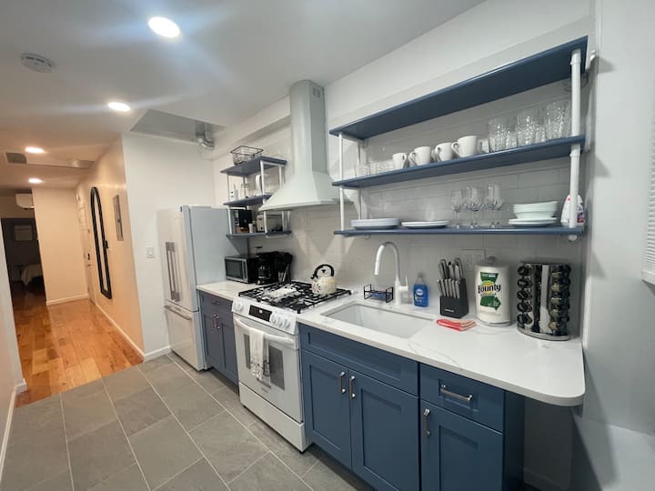 New: Comfort In Cypress Hills - 3br -