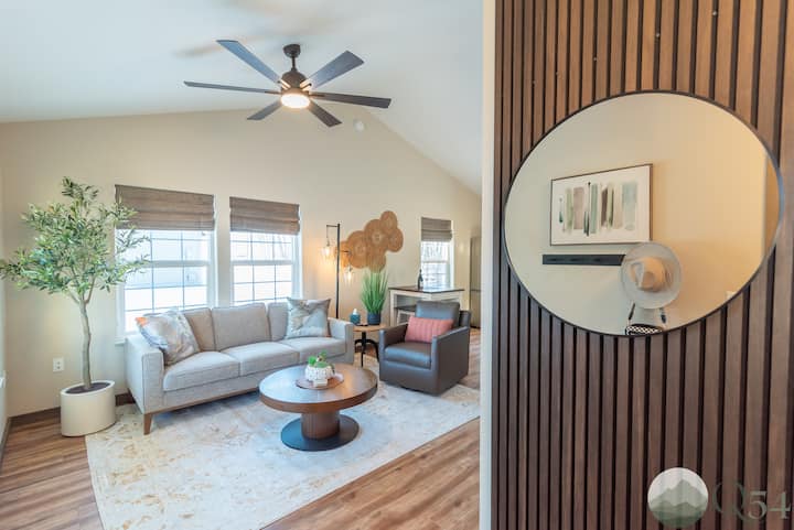 Stylish New Getaway! 2bd/2ba W/ Laundry & Kitchen - Palmer, AK