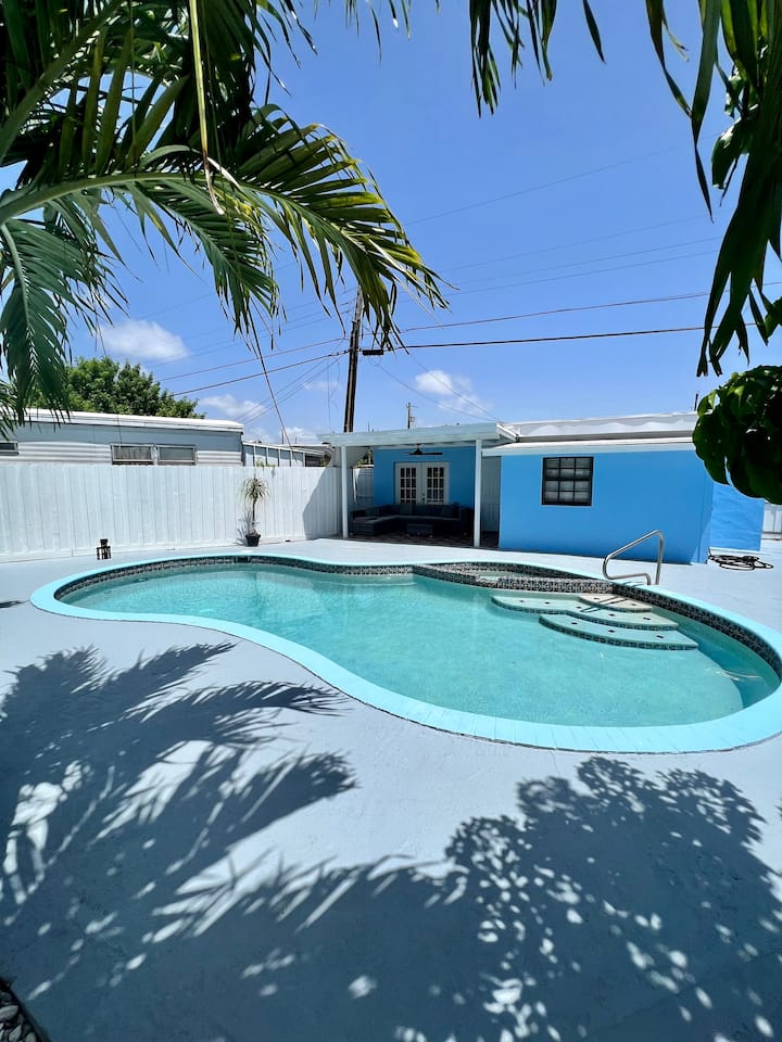 Gorgeous Beach House W Pool/bbq | Close To Beach - Surfside, FL