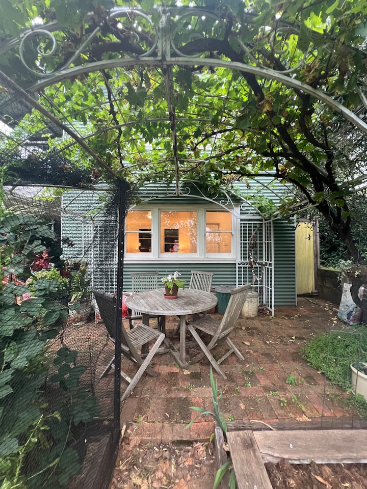 Artist's Garden Studio On Myrtle - Dorrigo