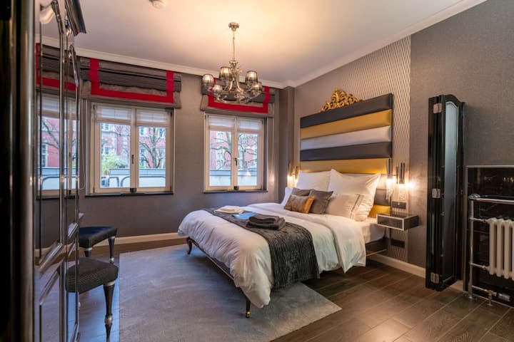 #Central Room, Exquisite Design - #3 Jacqueline - Cologne