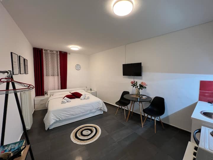 Modern Studio Near Downtown - Iraklion