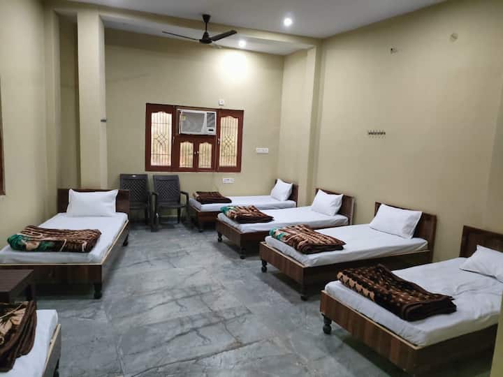 Cozy Friendly Room - Varanasi