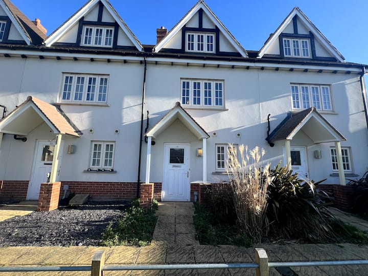 3 Bed Home Away From Home - Colchester