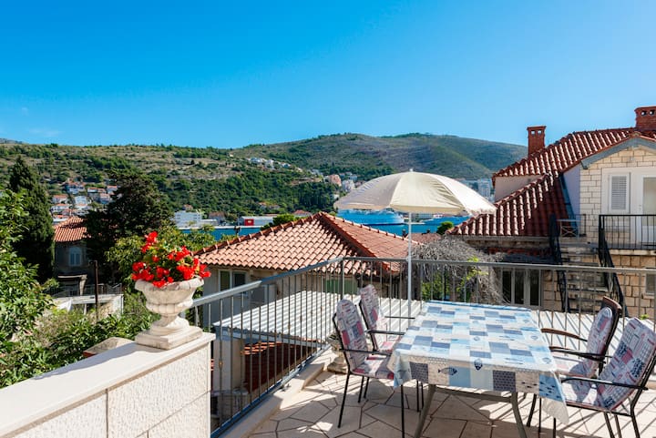 Affordable Family Apartment + Free Parking - Dubrovnik