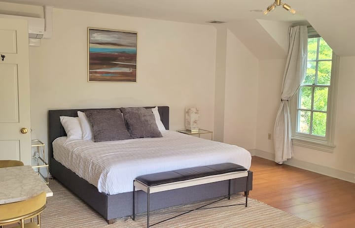 Pinetown Bridge Bnb - Waterfront - Empress Room - Lancaster, PA