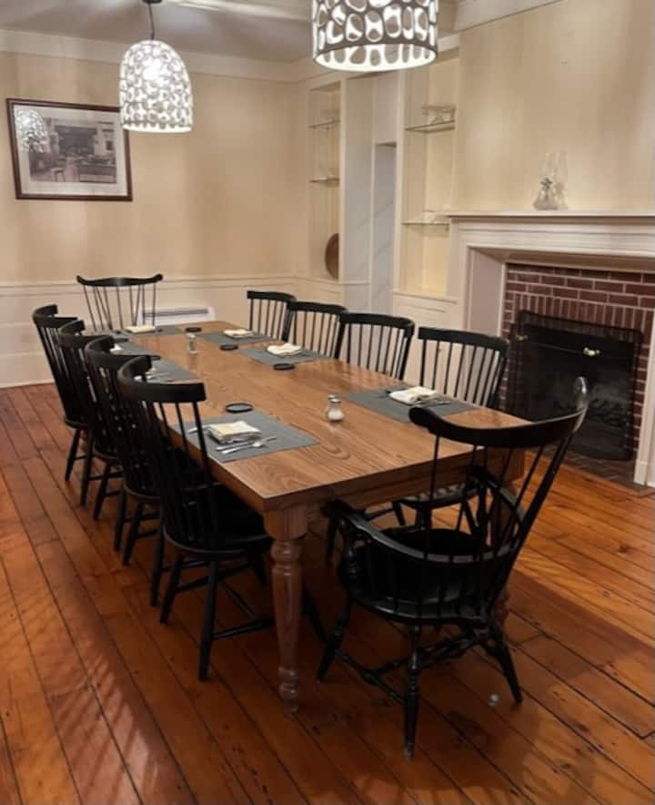 Pinetown Bridge Bnb - Empress Room King Bed - Lancaster, PA