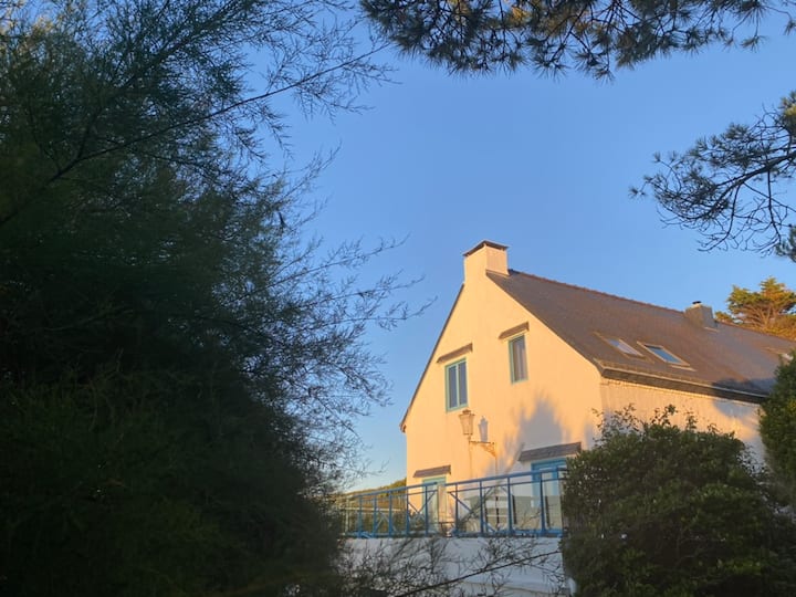 Maison Houataise Avec Vue Imprenable Sur La Mer. - Hœdic