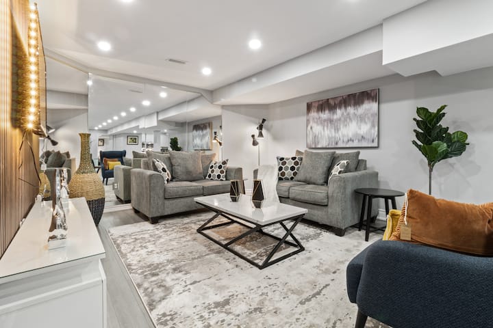 Luxurious & Spacious 3 Bedroom Entire Rental Unit - Mississauga