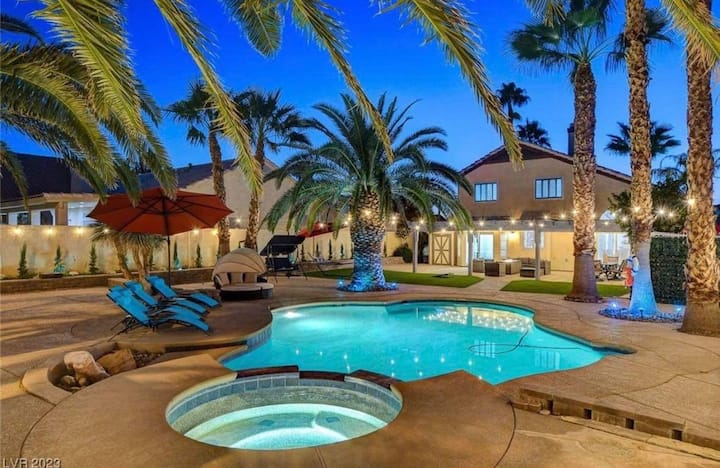 Lux Pool Oasis Min To Airport/strip W/ Games+king - Henderson, NV