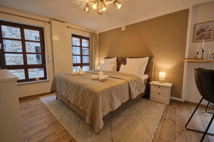 Historischer Altbau - Flussblick - Nationalpark Eifel