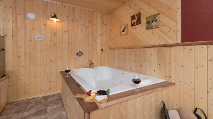 Upper Canyon Inn - Lodge 2 - Whirlpool - Fireplace - Ruidoso, NM