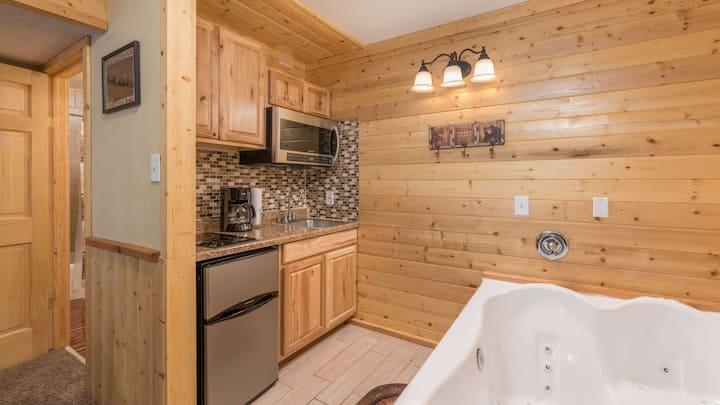Upper Canyon Inn - Lodge 6 - Whirlpool - Fireplace - Ruidoso, NM