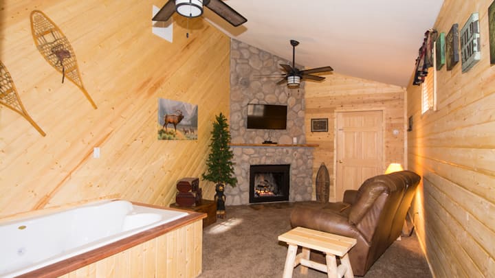 Upper Canyon Inn - Lodge 10 - Whirlpool- Fireplace - Ruidoso, NM