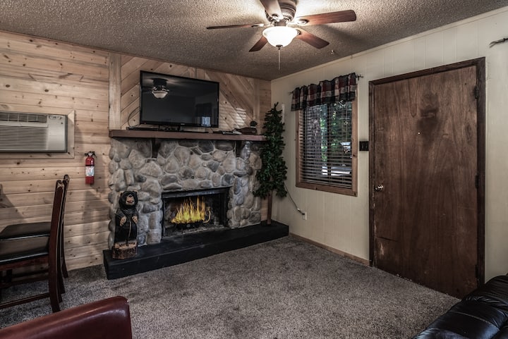 Upper Canyon Inn - Cabin 12 - Fireplace - Family - Ruidoso, NM