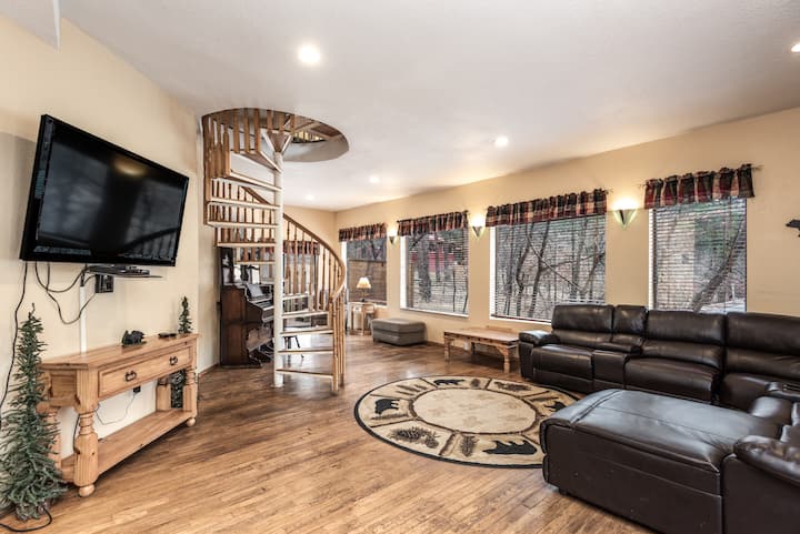 Upper Canyon Inn -Treehouse - Hot Tub - Fire Table - Ruidoso, NM