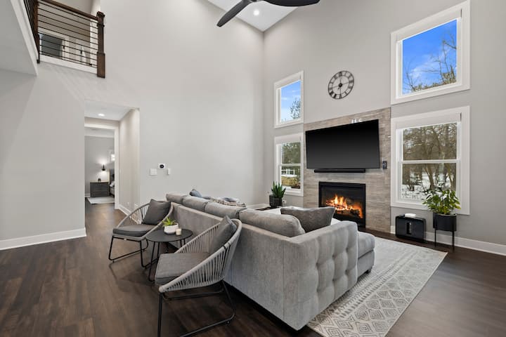 New Luxe Lake Home - Entertainment Rms - Lake View - Lake Geneva