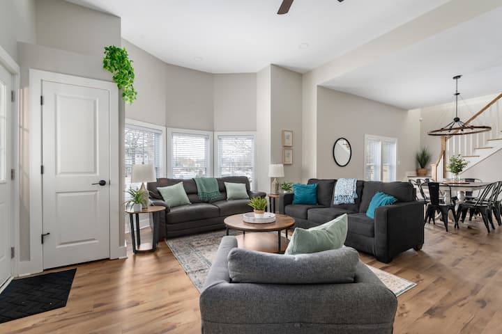 All New Downtown Indy Gem-1 Mile From City Center - Indianapolis, IN