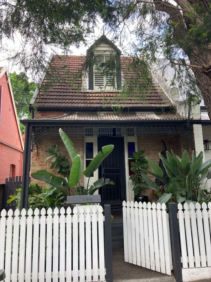 Quaint Terrace, Perfect Location - Sydney
