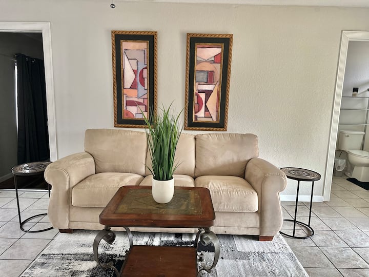 Spacious & Quiet 2br, 2ba Home - Turlock, CA